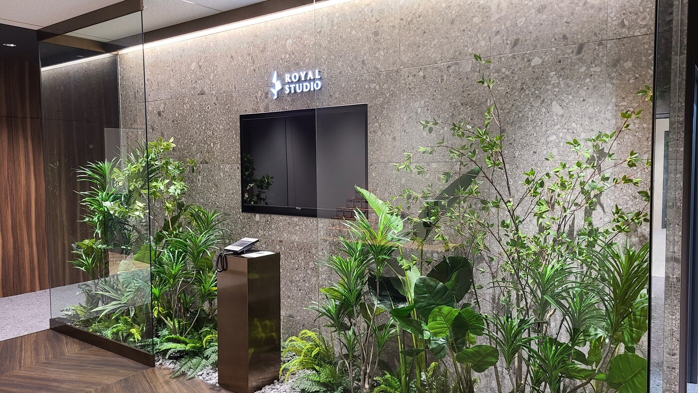 （開業前予約不可）ROYAL STUDIOの予約サービス